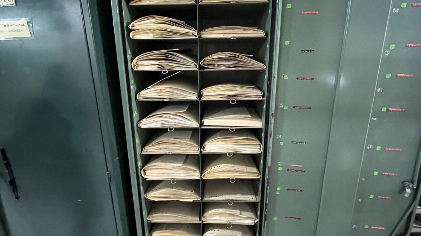 Bruynzeel wins prestigious order from Charles Darwin Foundation